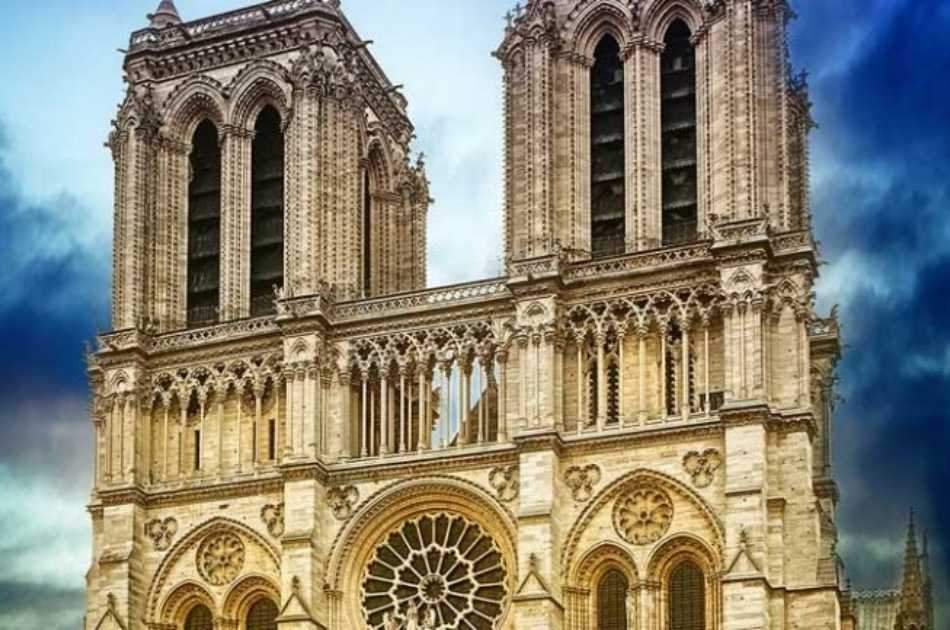Guided Tour of Notre Dame Cathedral and Tour of the Crypt