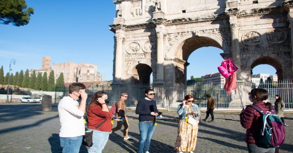 Ancient Rome Walking Tour: Colosseum & Roman Forum