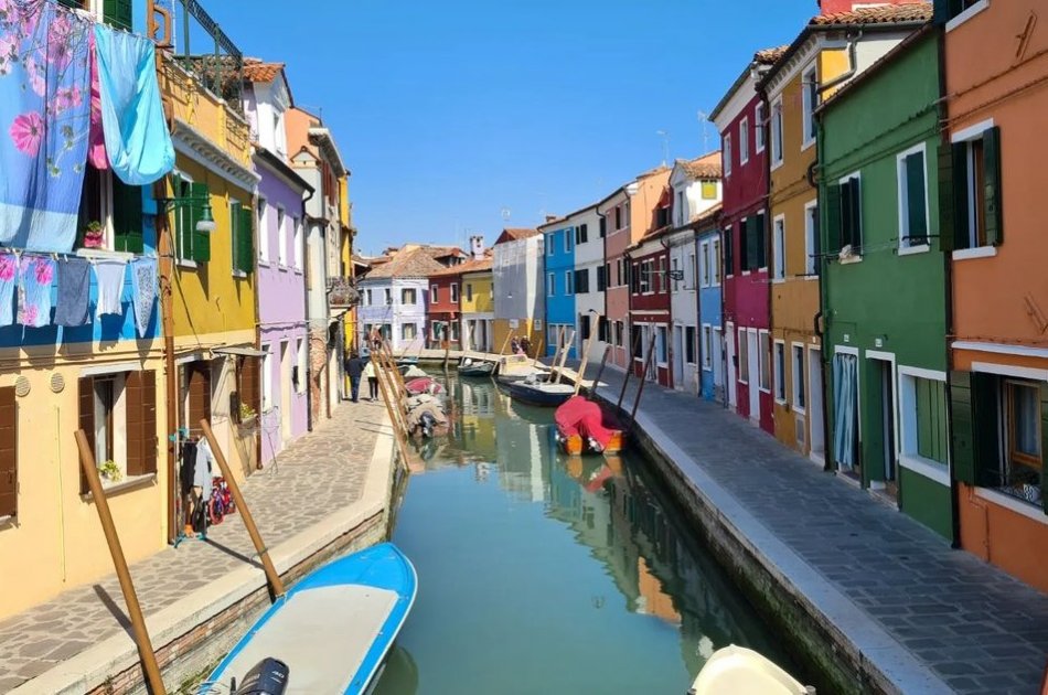 Visit the Islands of the Lagoon: Murano & Burano