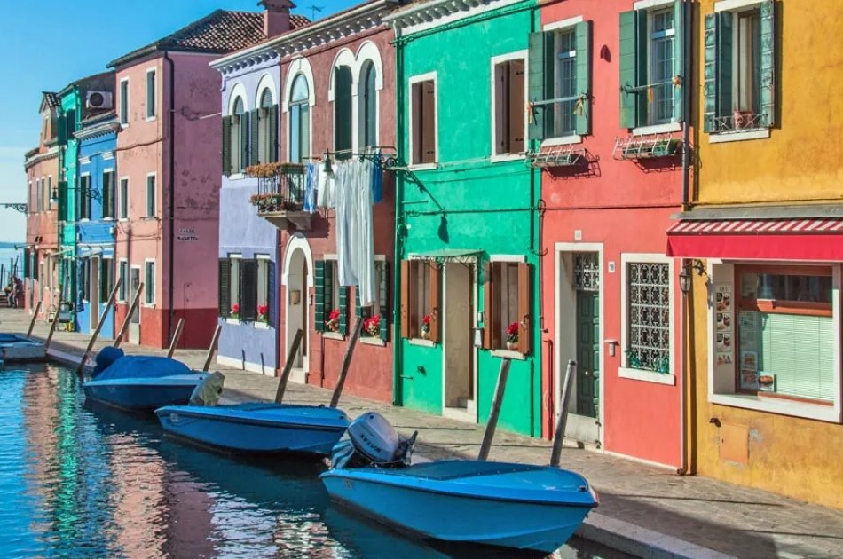 Visit the Islands of the Lagoon: Murano & Burano
